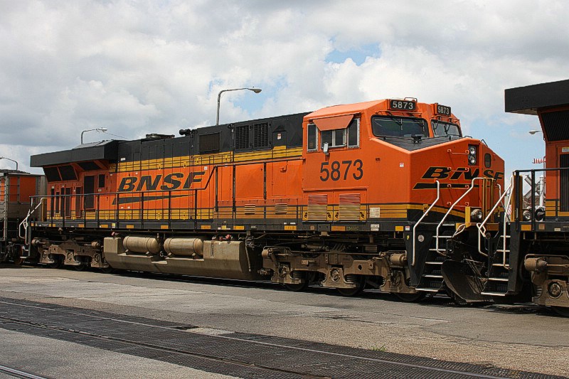 BNSF 5873